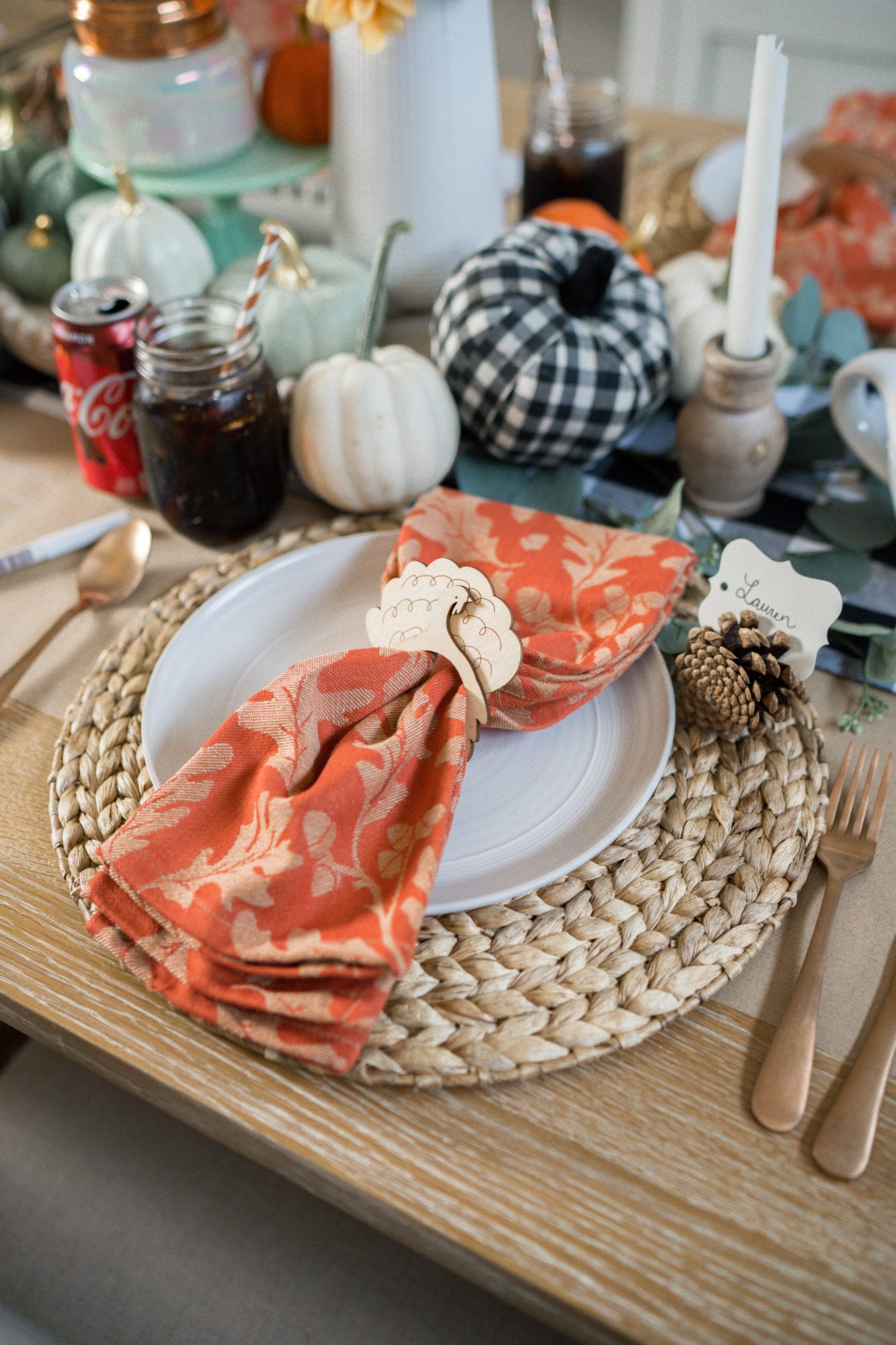 Friendsgiving Party Ideas - Decor and DIY's
