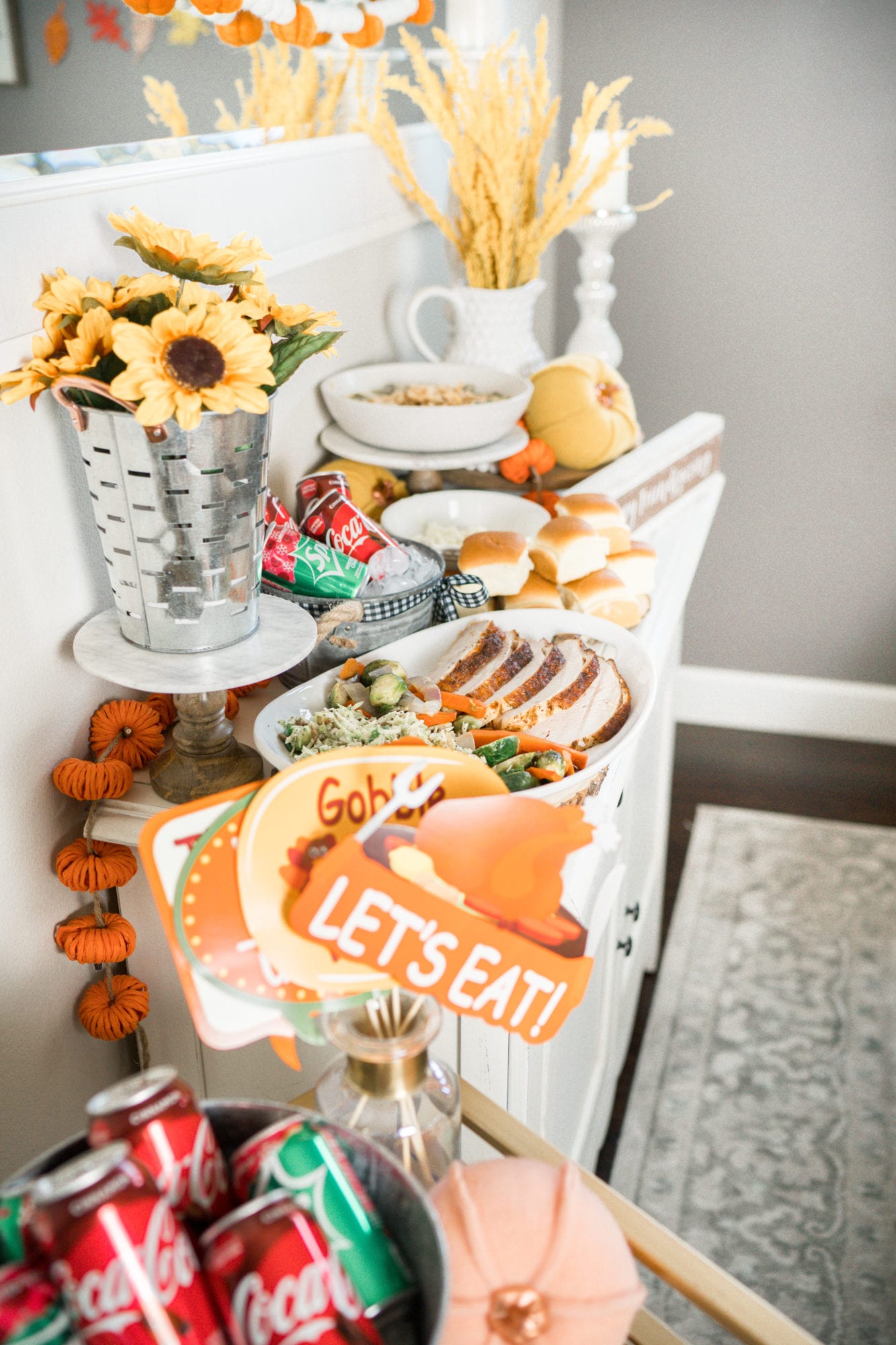 Friendsgiving Party Ideas - Decor and DIY's