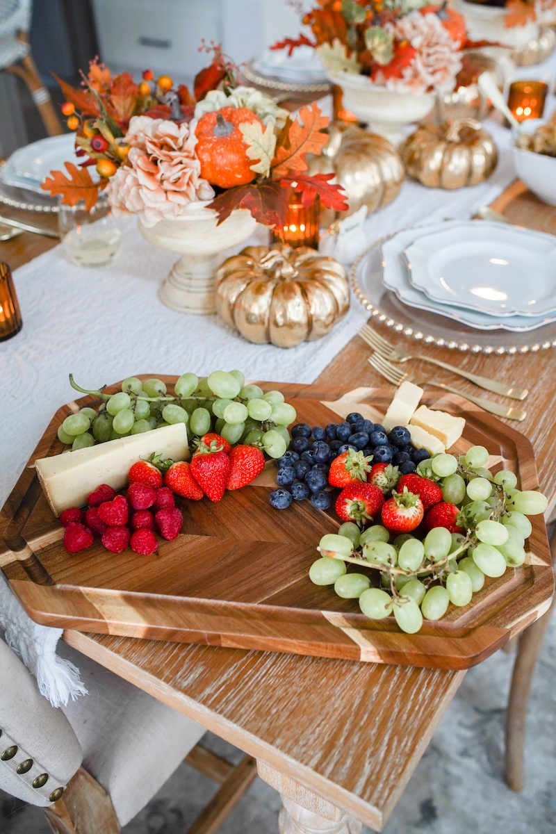 Colorful and Bright Thanksgiving Tablescape Ideas