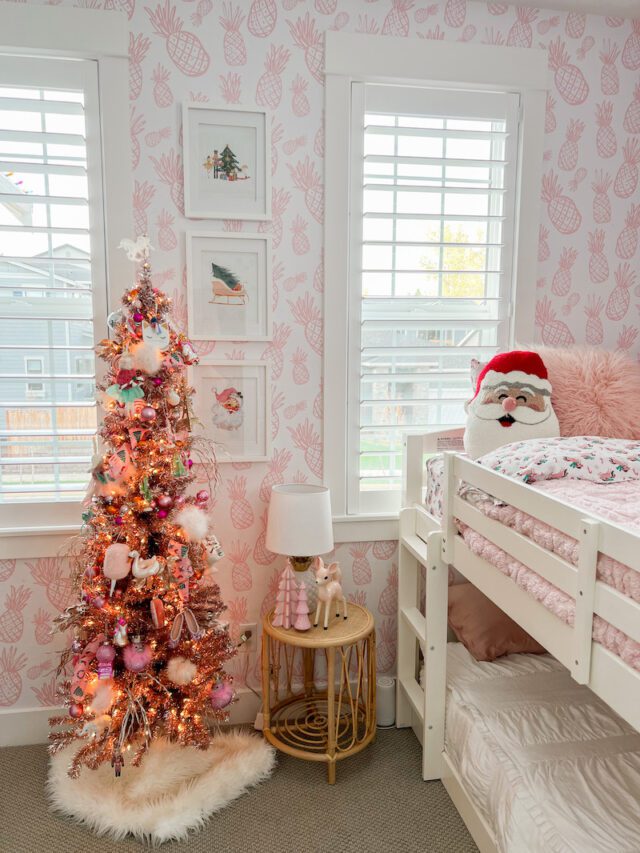 Christmas Bedding for Kids - 17 Ideas You Will Love!